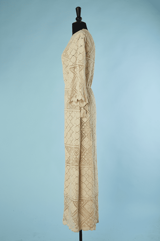 Robe longue 1970 en dentelle filet écru brodé - Chez Sarah